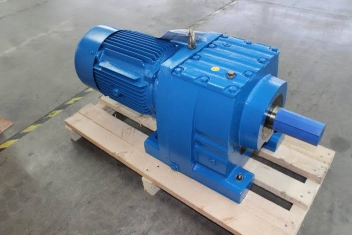 R series Coaxial Helical Speed Reducer Geared Motor | High efficiency ...