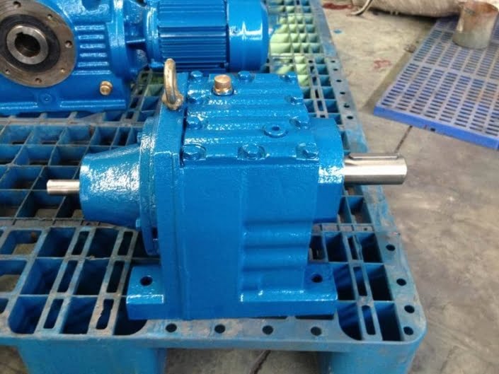 R-AD series Coaxial Helical Gearbox with AD Shaft | High efficiency ...
