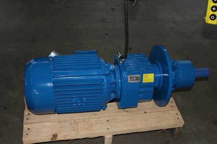 RM57 RM67 RM77 RM87 RM97 RM107 RM137 RM147 RM167 Helical Gearmotor ...